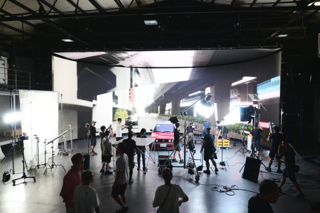 Digital Technology Revolution in Film and Television: How Virtual ...